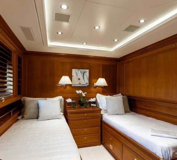 SALUTE - BAYESIAN Yacht By Perini Navi - Flybridge – Luxury Yacht ...